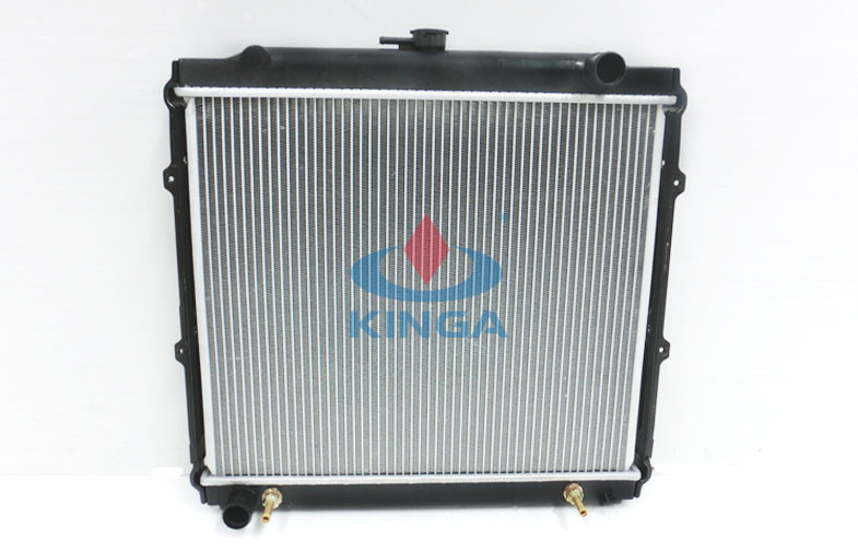 Aluminum Engine Cooler Toyota LN65 RN8 Radiator With Plastic Tank